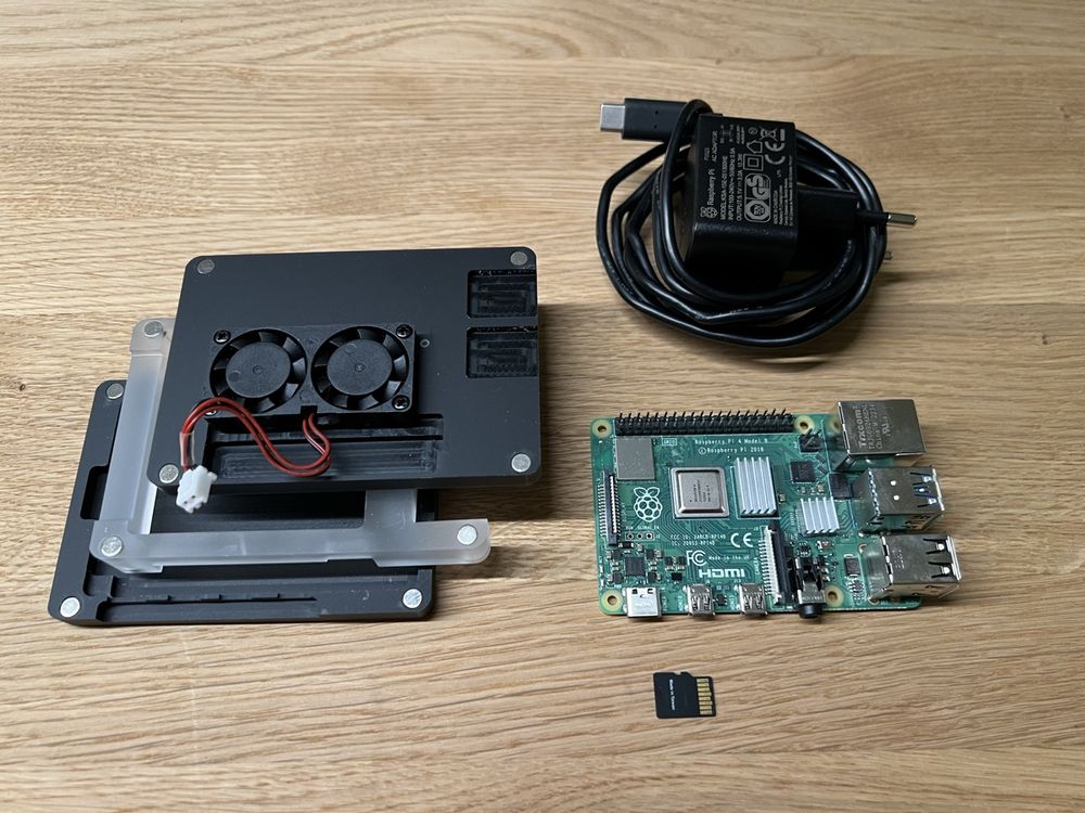Raspberry Pi 4 Model B 4 GB mit Gehäuse und 32GB SD-Karte (Gebraucht ...
