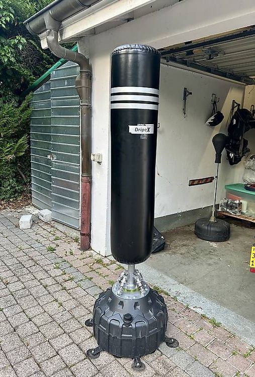 Sac de frappe sur pied Boxe / Kick Boxing (Gebraucht) in Chêne-Bourg ...