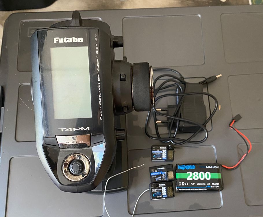 Futaba T4PM mit 3 Empfänger, Aku, Ladegerät | Kaufen auf Ricardo