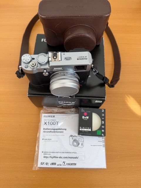 FUJIFILM X100T mit viel Zubehör (Gebraucht) in Jenaz für CHF 620 – mit ...