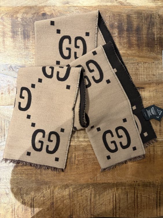 Gucci Schal aus GG Jacquard aus Wolle und Seide (Neu (gemäss ...