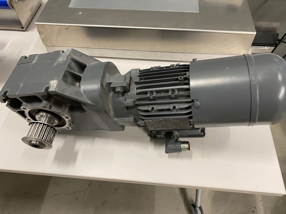 Lenze G50BB124MVAR2C Getriebe MFEMABI071-42C1C (Gebraucht) in Embrach ...