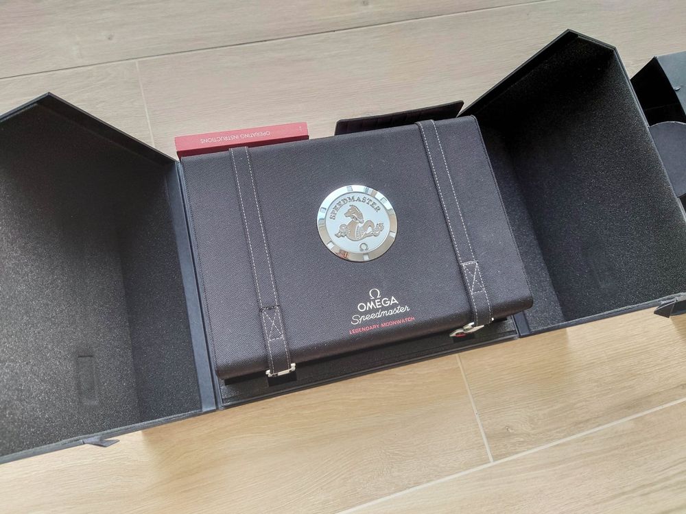 Omega Speedmaster Moonwatch Legendary Collector Box Set | Kaufen auf ...