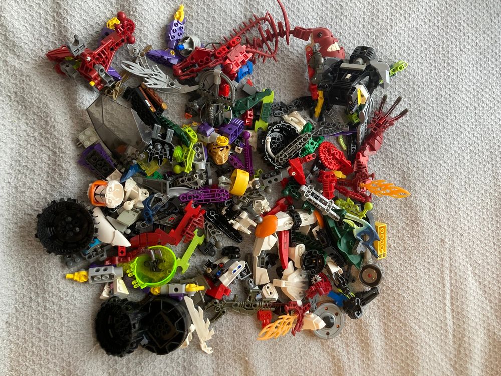 1 Kg verschiedene grosse und kleine Lego Bionicel Teile (Gebraucht) in Volketswil für CHF 3 ...