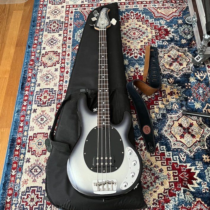Sterling by Musicman Ray 34 Bass RW Silver Burst | Kaufen auf Ricardo