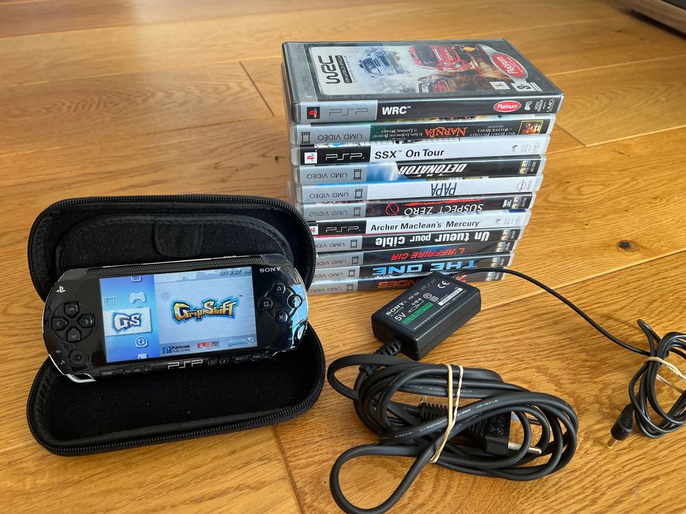 PSP Sony noire + jeux + film + chargeur et étui (D'occasion) à Gryon ...