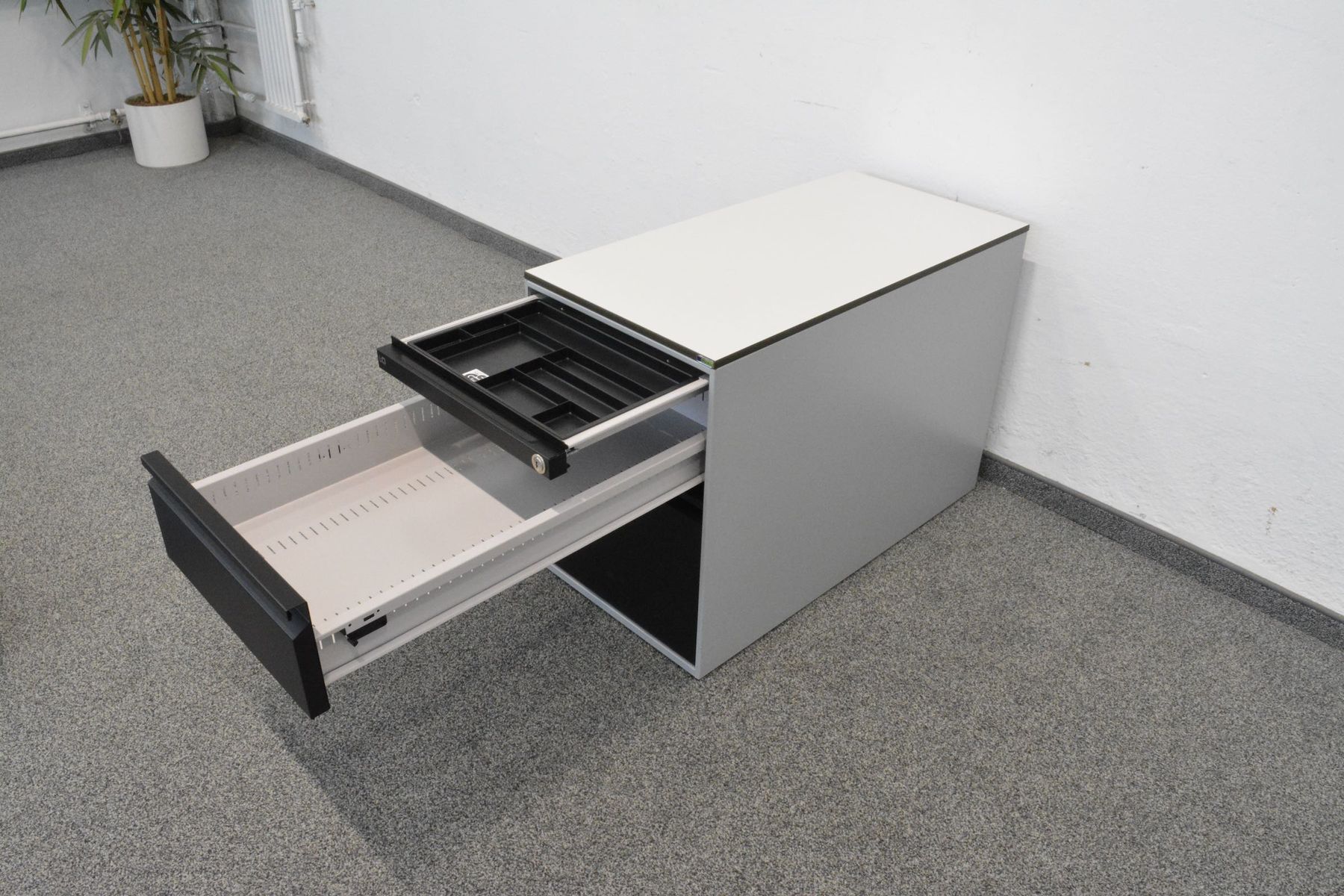 Lista Office LO Serie L Unterstell-Korpus 800mm - mit (Gebraucht) in ...