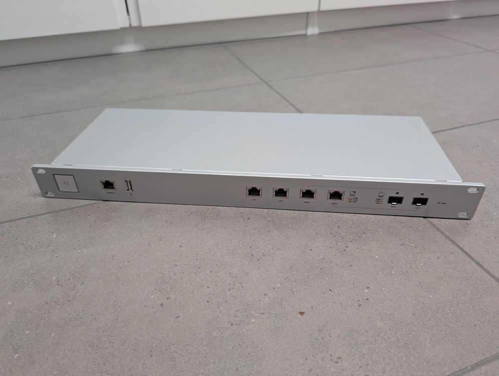 UniFi USG Pro 4 Gateway (Gebraucht) in Zürich für CHF 5 – nur Abholung ...