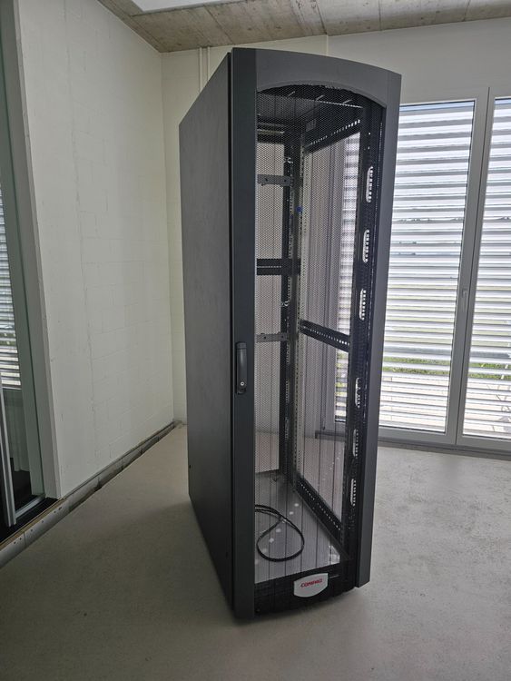 Server Rack Compaq (Gebraucht) in Russikon für CHF 1 – nur Abholung auf ...