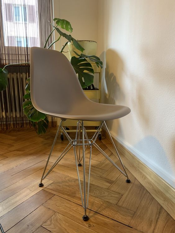 Eames DSR Chair VITRA (Gebraucht) in Zürich für CHF 220 – nur Abholung auf Ricardo kaufen