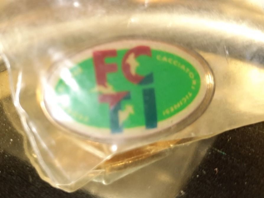 Spilla Pins FC TI ( federazione caccia ticino) (Neu und originalverpackt) in Biasca für CHF 2 ...