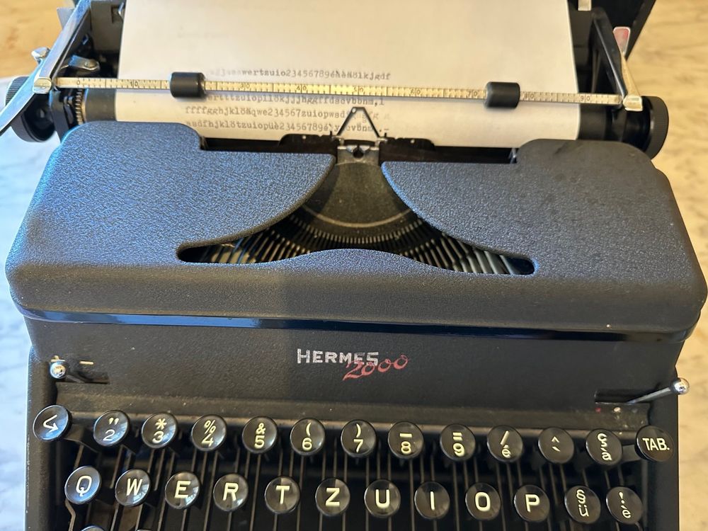 alte Schreibmaschine Hermes 2000 mit Koffer (Gebraucht) in Bolligen für ...