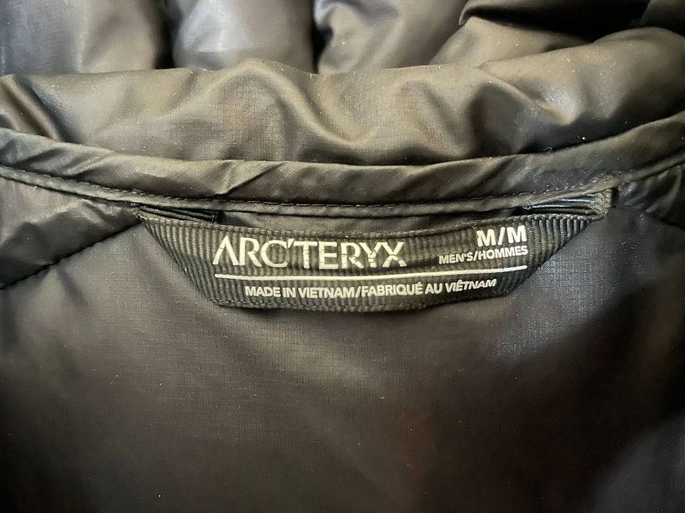 Arcteryx Cerium Hoody Daunenjacke (M, repariert) (Gebraucht) in Chur ...