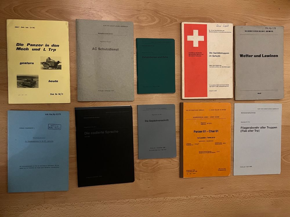 10 Reglemente Schweizer Armee (KoA2) (Gebraucht) in Hermetschwil-Staffeln für CHF 15 – mit ...