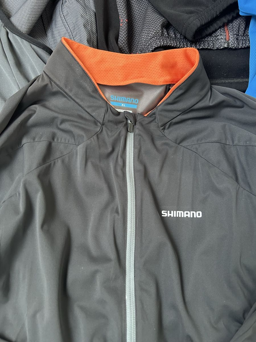 Bike Kleiderset Jacken und Shirts (Gebraucht) in Urdorf für CHF 50 – mit Lieferung auf Ricardo ...