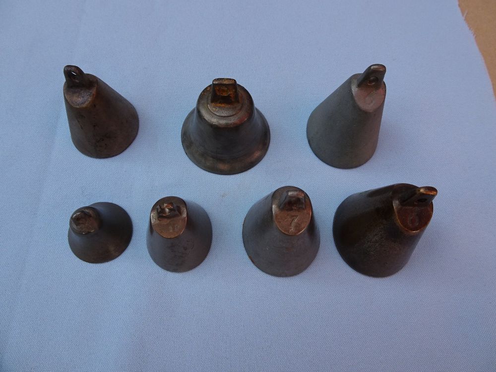 7 Alte kleine Glocken ohne Pendel (Gebraucht) in martina für CHF 10 ...