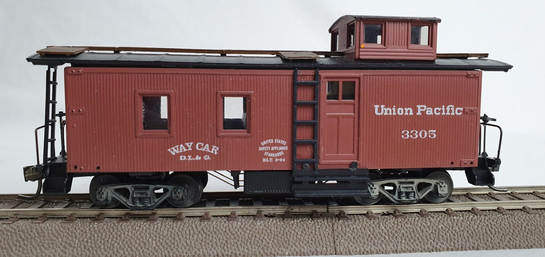 Roundhouse ? US H0 DC Union Pacific Caboose 3305 (Gebraucht) in Seon ...