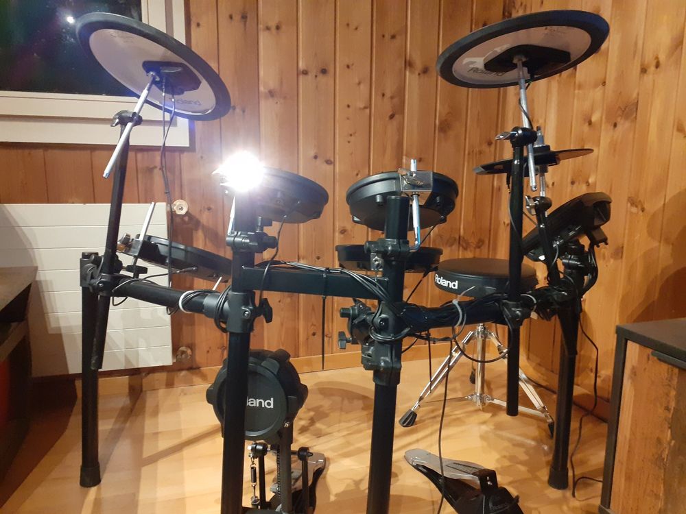 Roland TD-11 (Gebraucht) in Attinghausen für CHF 450 – nur Abholung auf Ricardo kaufen