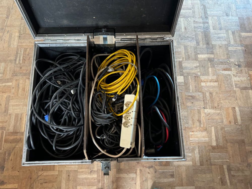 Case mit diversen Speakonkabel | Kaufen auf Ricardo