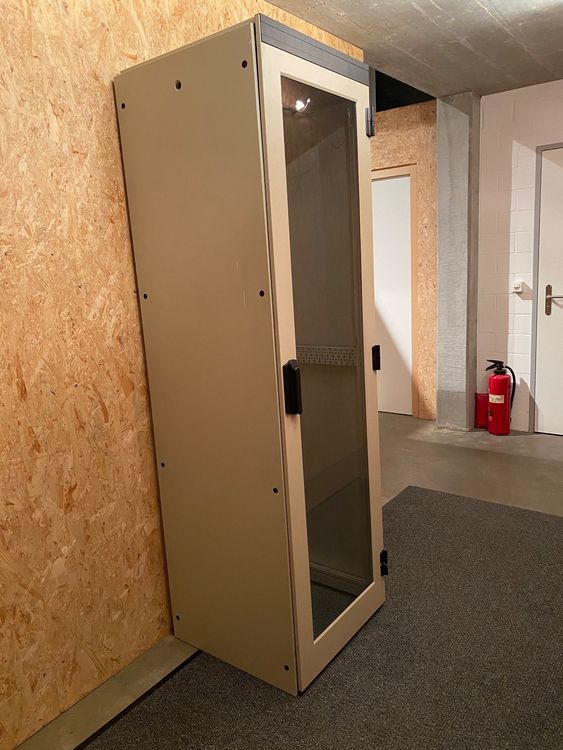 Knürr 19Zoll Rack 42HE, hellbraun (Gebraucht) in Uster für CHF 62 – nur ...