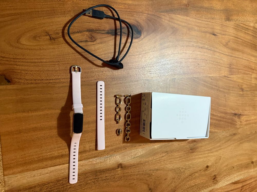 Fitbit Luxe Special Edition Smart Watch - Soft Gold Peony (Gebraucht ...