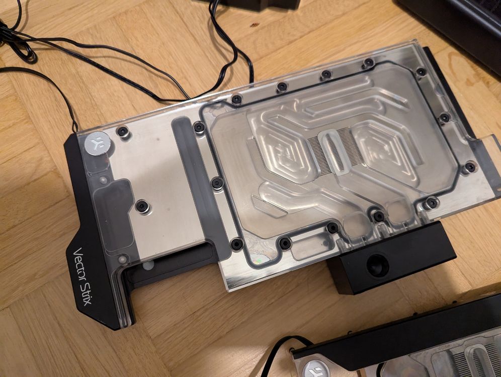 EK WB Asus geforce ROG strix rtx 3090 waterblock (Gebraucht) in Thalwil ...