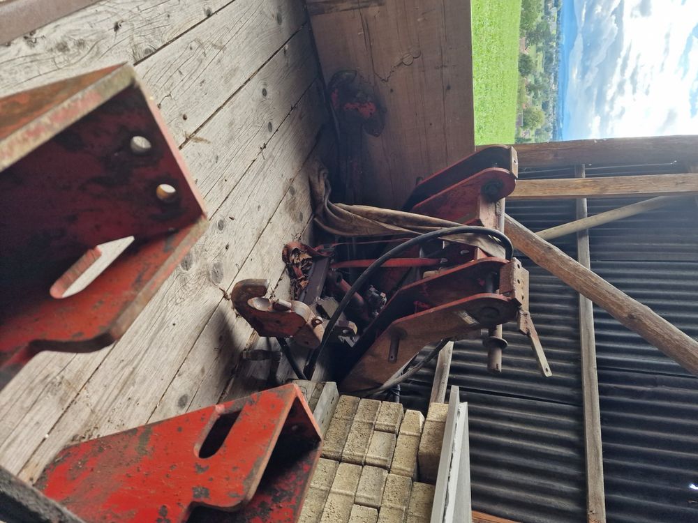 IHC Case IH 1255 1455 Fronthydraulik (Gebraucht) in Steg im Tösstal für CHF 405 – nur Abholung ...