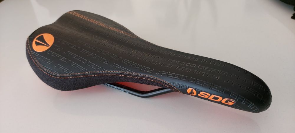 SDG speed defies gravity Orange Sattel (Gebraucht) in Chur für CHF 24 ...