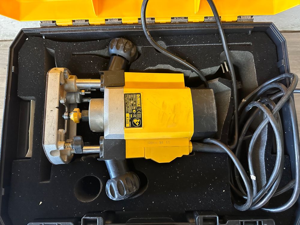 Dewalt Oberfräse DW 615 (D'occasion) à Düdingen pour CHF 325 – avec ...