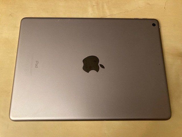 Apple iPad (5. Generation) inkl. Tastatur (Gebraucht) in Scharans für CHF 250 – mit Lieferung ...