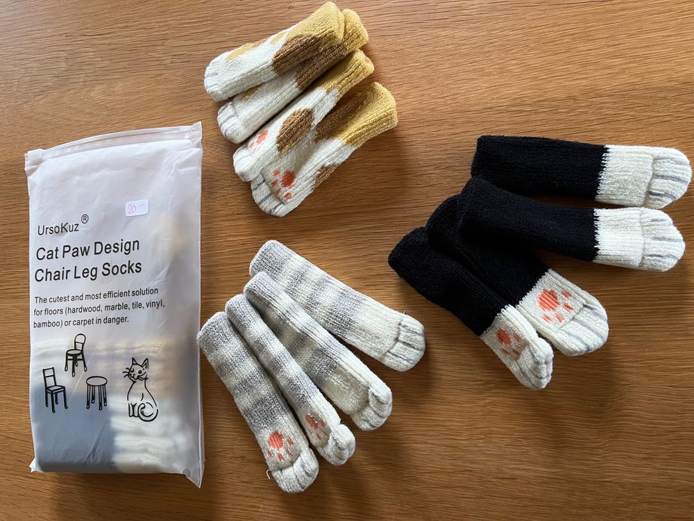 Stuhlbeinsocken im Cat Paw Design für 5 Stühle (Neu und originalverpackt) in Henggart für CHF 3 ...