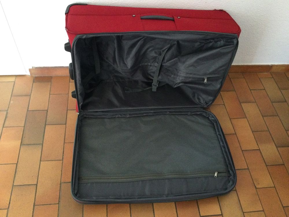 Grosser Rollkoffer rot (Gebraucht) in Olten für CHF 1 – nur Abholung ...