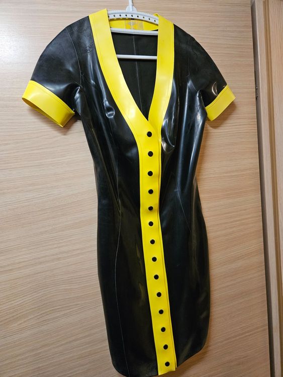 Robe latex libidex neuve femme (Gebraucht) in Bevaix für CHF 140 – mit ...