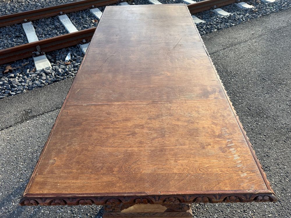 Einzigartiger Tisch, mit Schnitzereien, ganz speziell (Gebraucht) in ...