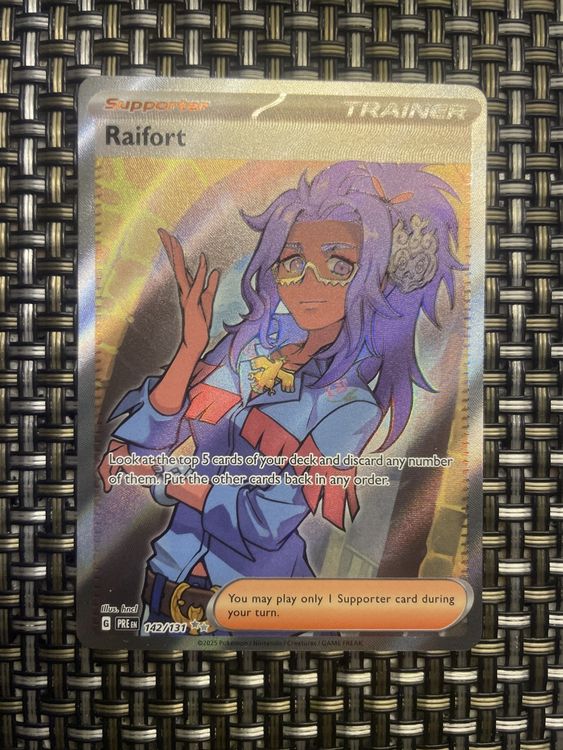 Pokemon Prismatic Evolutions Raifort Trainer 142/131 EN (Neu (gemäss ...