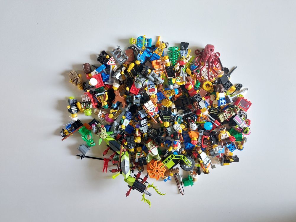 Small LEGO Minifigure Collection (Gebraucht) in Gossau SG für CHF 51 ...