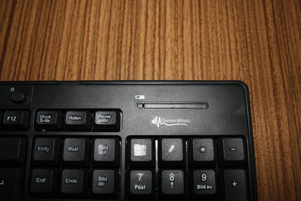 Kabellose Tastatur mit Maus und Stick GeneralKeys (Gebraucht) in Flüelen für CHF 2 – mit ...