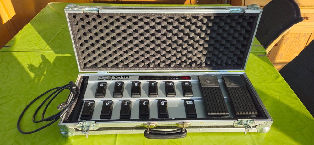 Pedalboard MIDI Behringer FCB 1010 (Gebraucht) in Boussens für CHF 85 ...