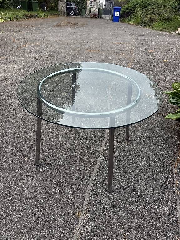 Table ronde en verre trempé et pieds en métal (Gebraucht) in Carouge GE ...