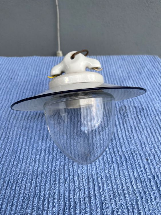 Stalllampe/ Deckenlampe mit Glas und Emailschirm (Gebraucht) in Vilters ...