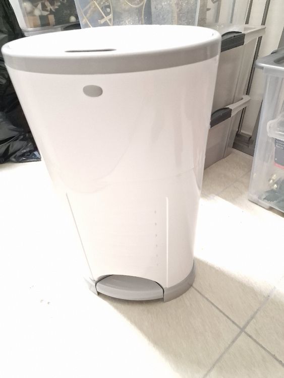 Windeleimer Weiß Grau Fußpedal Geruchsverschluss (Neu (gemäss Beschreibung)) in Dottikon für CHF ...