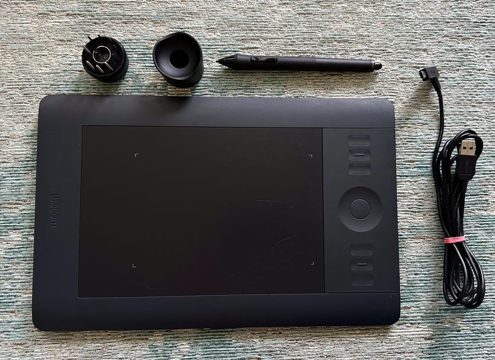 Wacom Intuos 5 Touch Small Pen Tablet (PTH-450) (Gebraucht) in Couvet ...