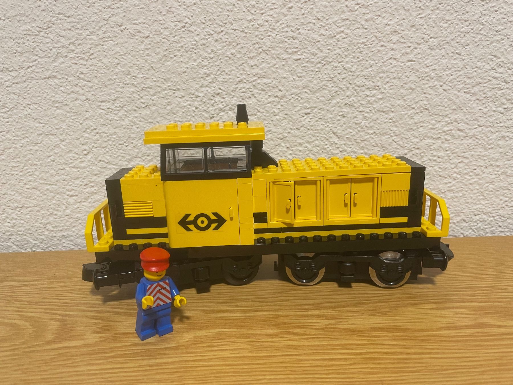 Gelbe Güterlokomotive 4564 /9V vollständig (Gebraucht) in Mühlau für ...