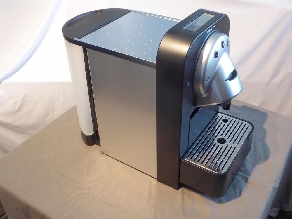 NESPRESSO Gemini CS100 Pro Typ 703 in Topzustand neue Schale (Gebraucht ...