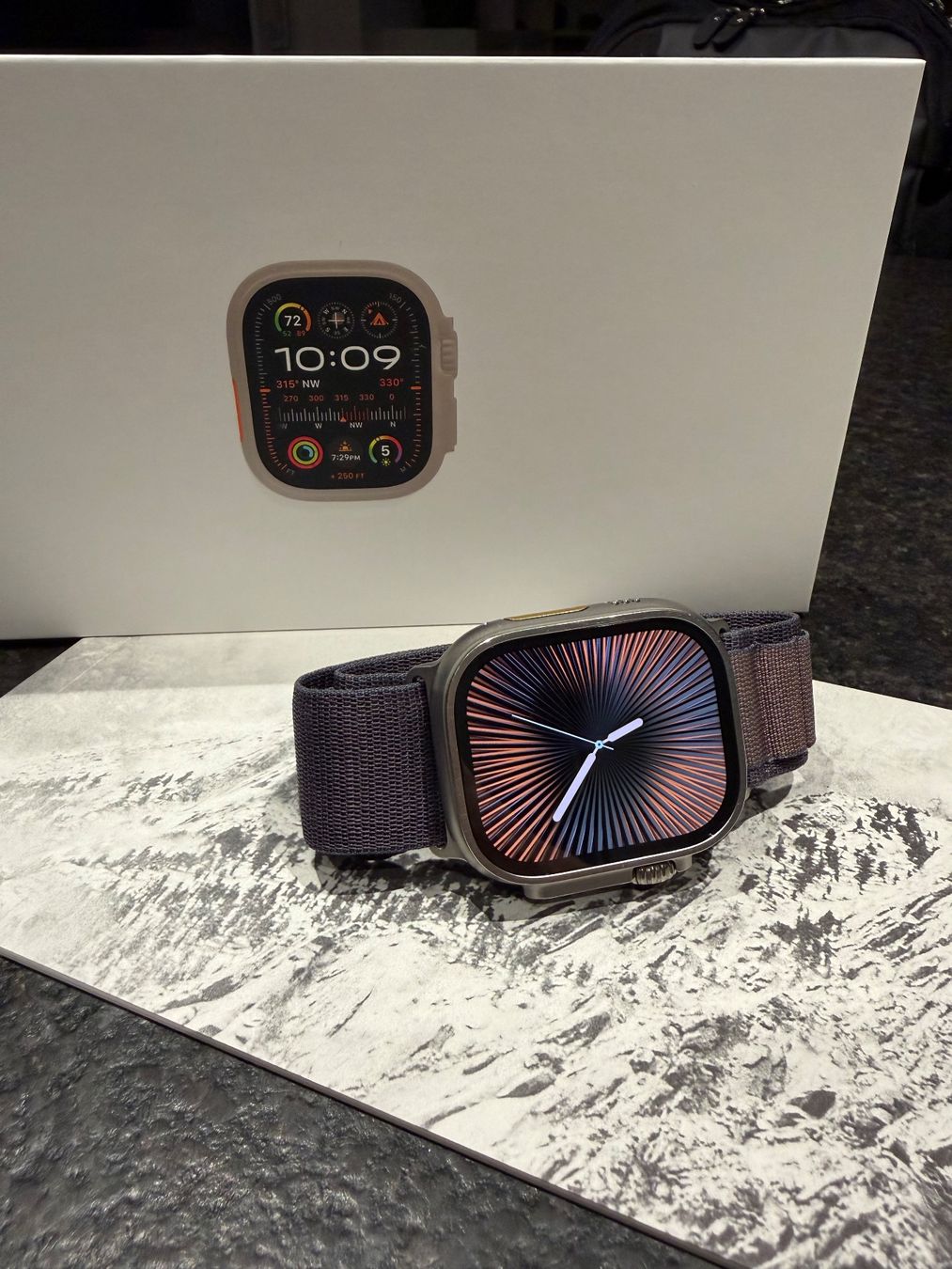 Apple Watch Ultra 2 Titanium, Indigo Alpine Loop (Gebraucht) in Spiegel ...