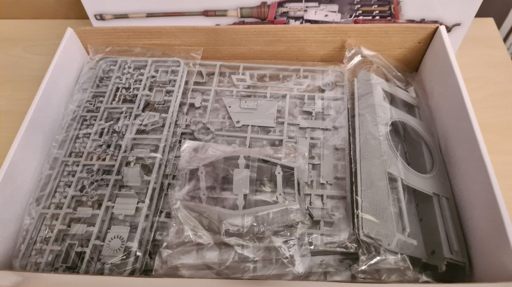 1:35 King Tiger Henschel Zimmerit Interior kit - Takom 2045 | Kaufen ...
