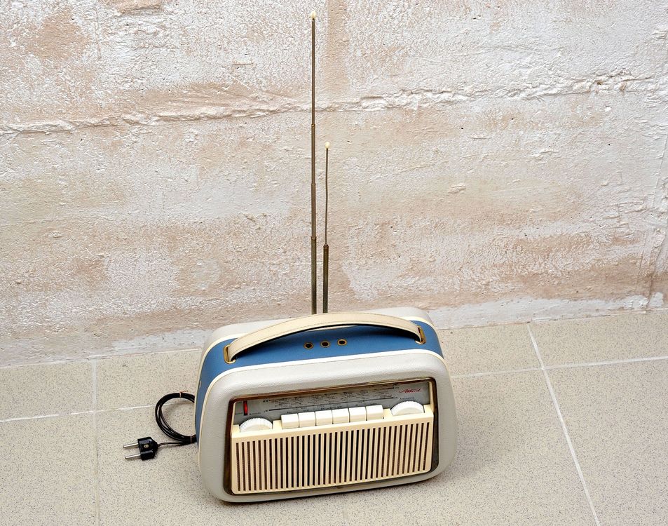 Akkord Pinguin U 59 50er 60er Jahre Kofferradio vintage (Gebraucht) in Gränichen für CHF 77 ...
