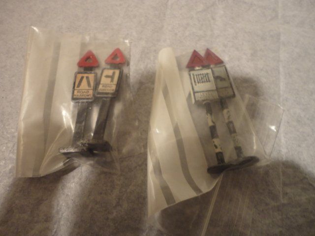 Dinky Toys 4 Strassenschilder aus Set Nr. 47 Road Signs | Kaufen auf ...