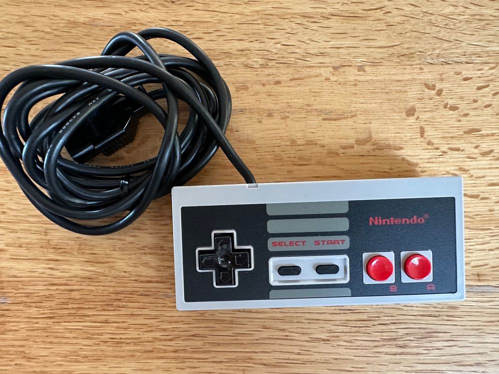 Nintendo Controller NES-004E - TOP ! (Gebraucht) in Vucherens für CHF 9 ...
