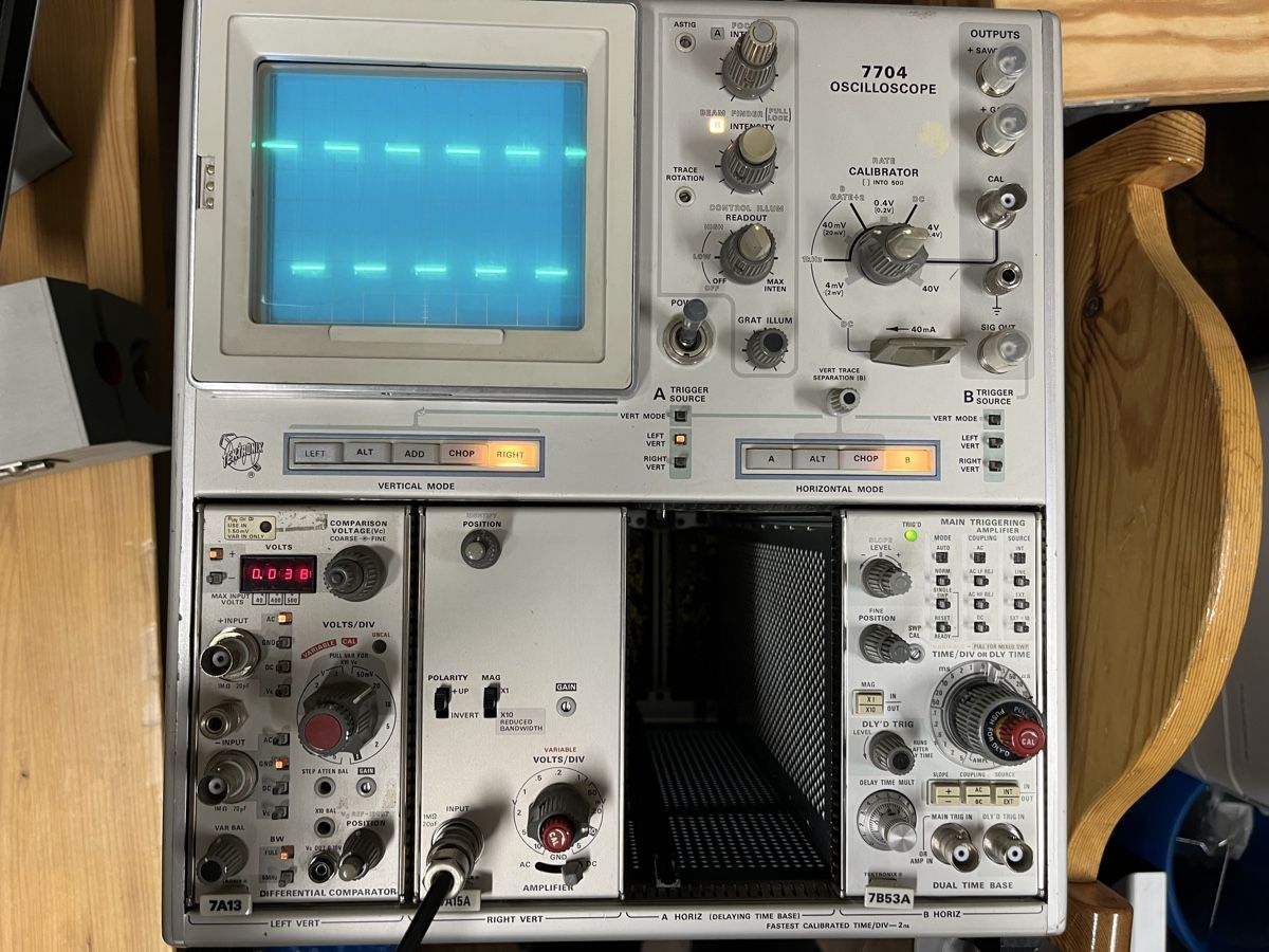 Tektronix 7704A und 7504 Oszilloskop Mainframe (Gebraucht) in ...